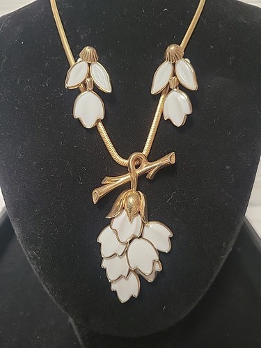 TRIFARI Pat#160,333 Milk Glass Demi-Parure Pendant Chain Clip-On ...