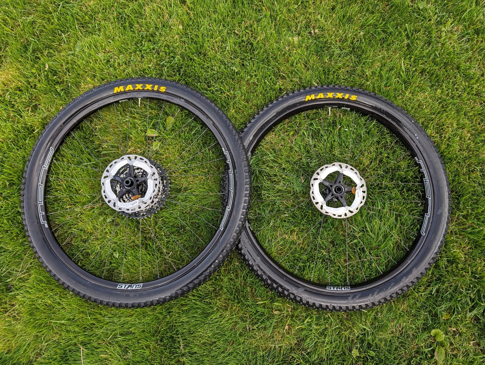 Stan's Flow CB7 Carbon MTB wheels + extras - Boost 29er | eBay