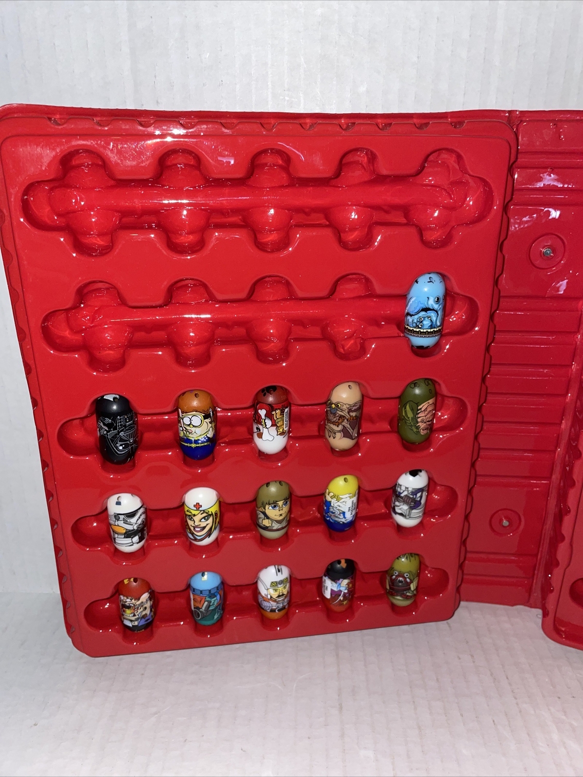 Mighty Beanz Lot Of 41 in Series 2 Red Carrying Case 2010 | eBay