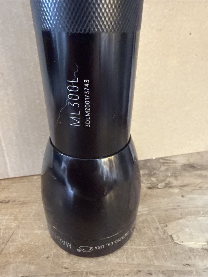 MAG-LITE Flashlight LED Mag Light ML-300L CANADA - NOT WORKING PARTS ...