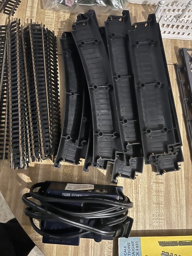 life like train tracks Parts Lot Pieces Ho Scale Train Engine Box Cars ...