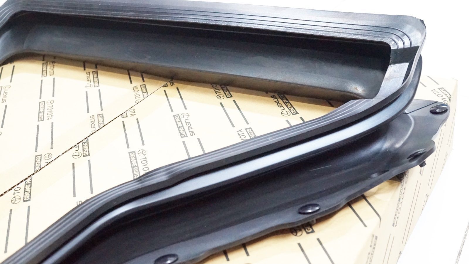 TOYOTA HILUX FORTUNER 2012-2014 SEAL HOOD AIR INTAKE 76186-0K030 | eBay