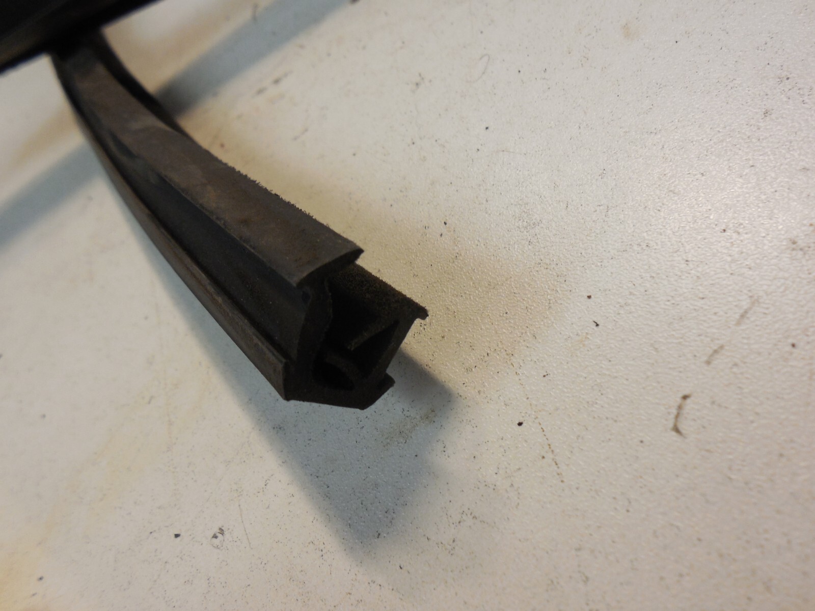 03-06 Mercedes W211 E55 AMG Rear Right Inner Door Window Track Guide ...