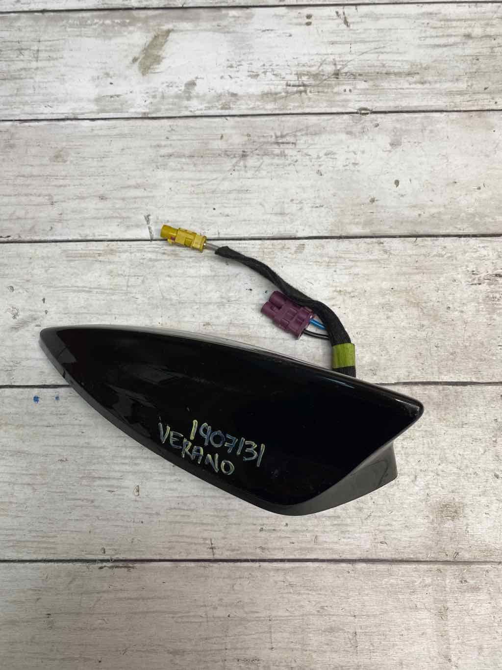 Buick Verano radio antenna fm 17 roof shark fin black WA384A/GB8 OEM ...