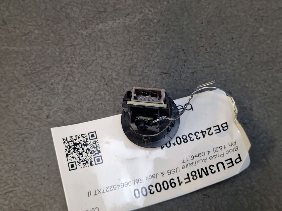 Prise port USB / Jack - Peugeot 208 I / 2008 I / Citroen C3 II ...