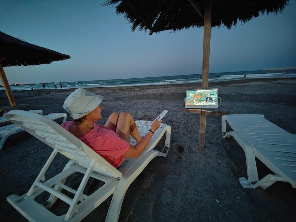 Sylvox 15.6 inch Portable TV 10000 mAh smart Google TV 12V DC 1080P ...