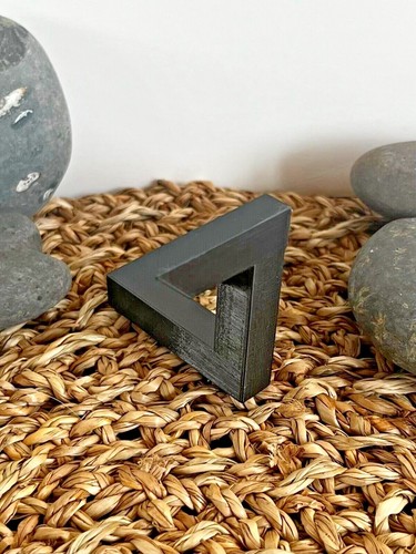 Magic Penrose Triangle Illusion-Seemingly INFINITE! Loop Desk Art-Magic ...