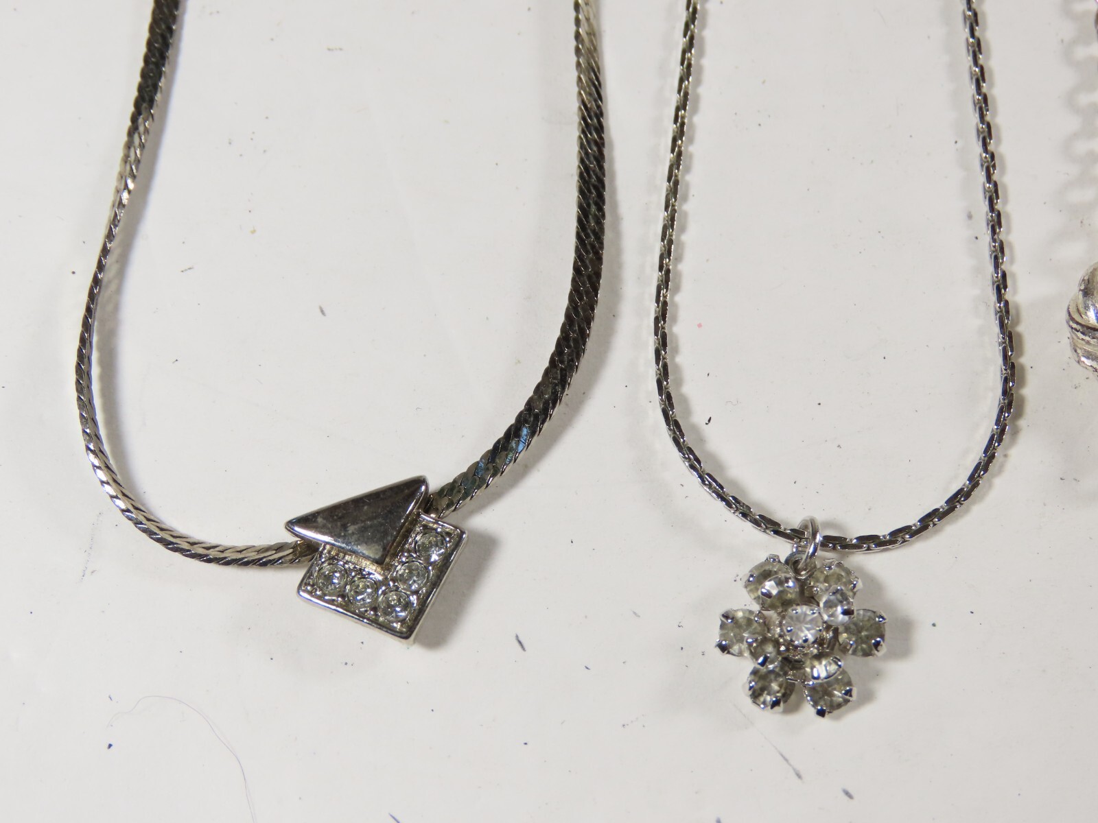 7 Gorgeous Vintage Avon Silver Tone Chain Necklaces L… - Gem