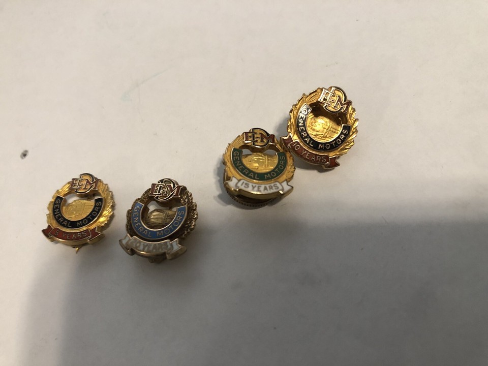 GENERAL MOTORS Train SERVICE AWARDS 5, 10, 15, 20 Year Pins EMD ...