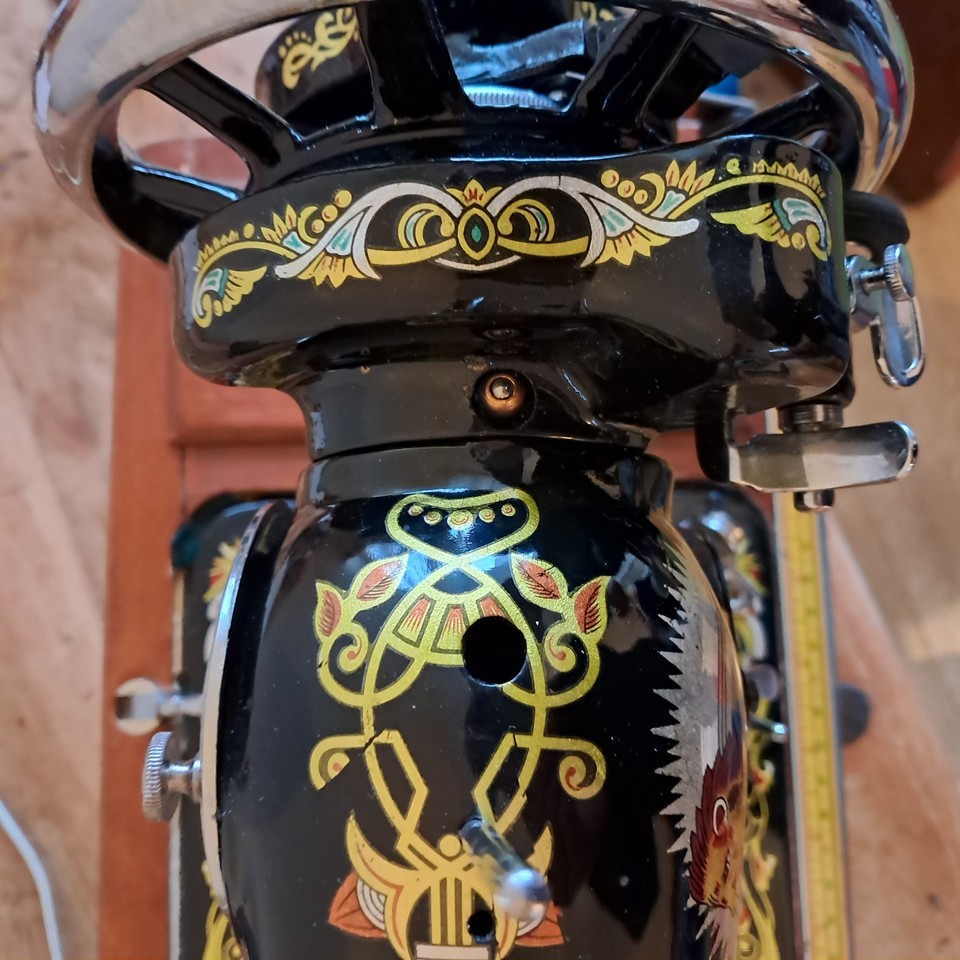 Vintage Beautiful SINGER SEWING Machine Special Edition. Gifted To ...