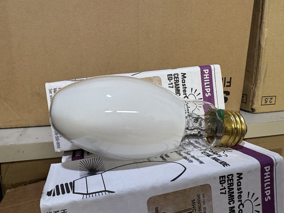 Philips MHC100/C/U/M/4K/ALTO 100W ED17 MasterColor Metal Halide Bulb ...