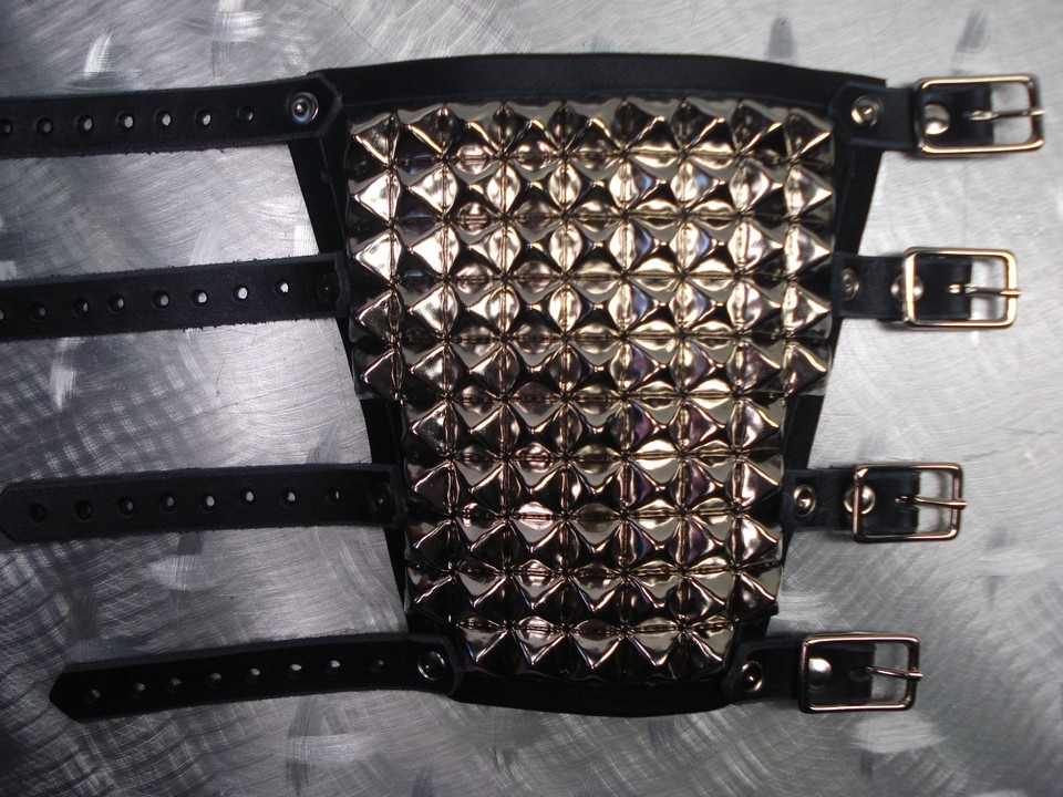 UNISEX STUDDED LEATHER GAUNTLET.THRASH METAL...(MDLG0096)......DEMONA ...