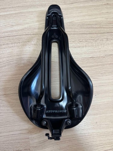 Bontrager Verse Comp Saddle 135mm with Blendr Bontrager rear light | eBay