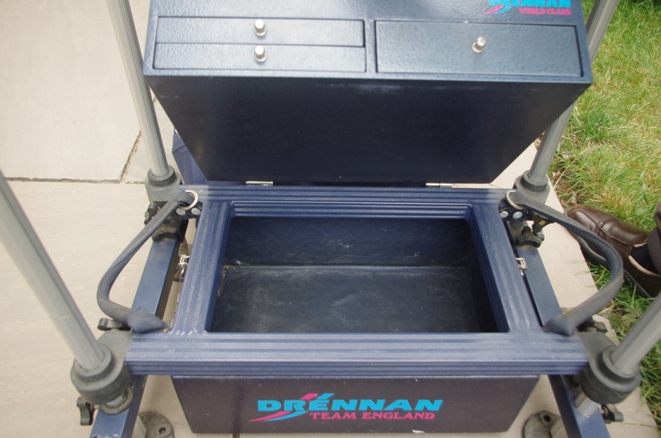 Matchbox Drennan Team England seat box with footplate & detachable base ...