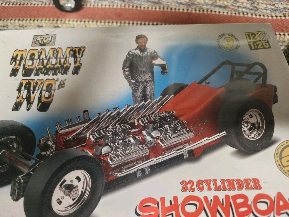REVELL SSP TV TOMMY IVO'S 32 CYLINDER SHOWBOAT MODEL KIT FACTORY SEALED ...
