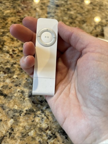 Apple iPod Shuffle 1st Gen A1112 White 512MB USB MP3 Player | eBay