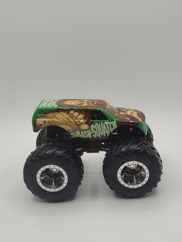 Hot Wheels MONSTER JAM "SMASH-SQUATCH" Giant Wheels Mattel 1:64 Scale ...