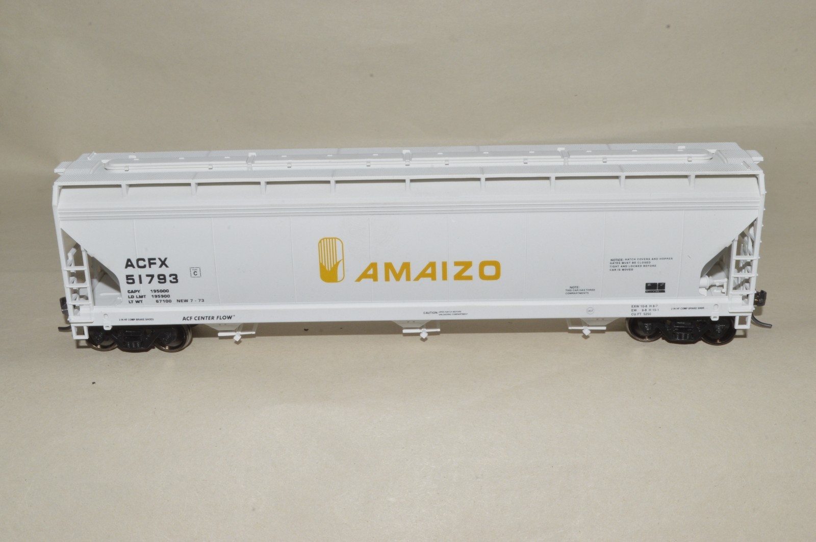 HO scale Accurail Amaizo Corn ACF 3 bay covered hopper car train MW KD ...