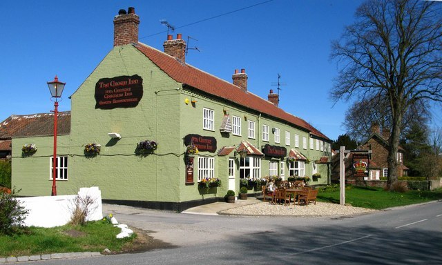 Photo 6x4 The Crown Inn Roecliffe Described as a 16th Century Coaching ...