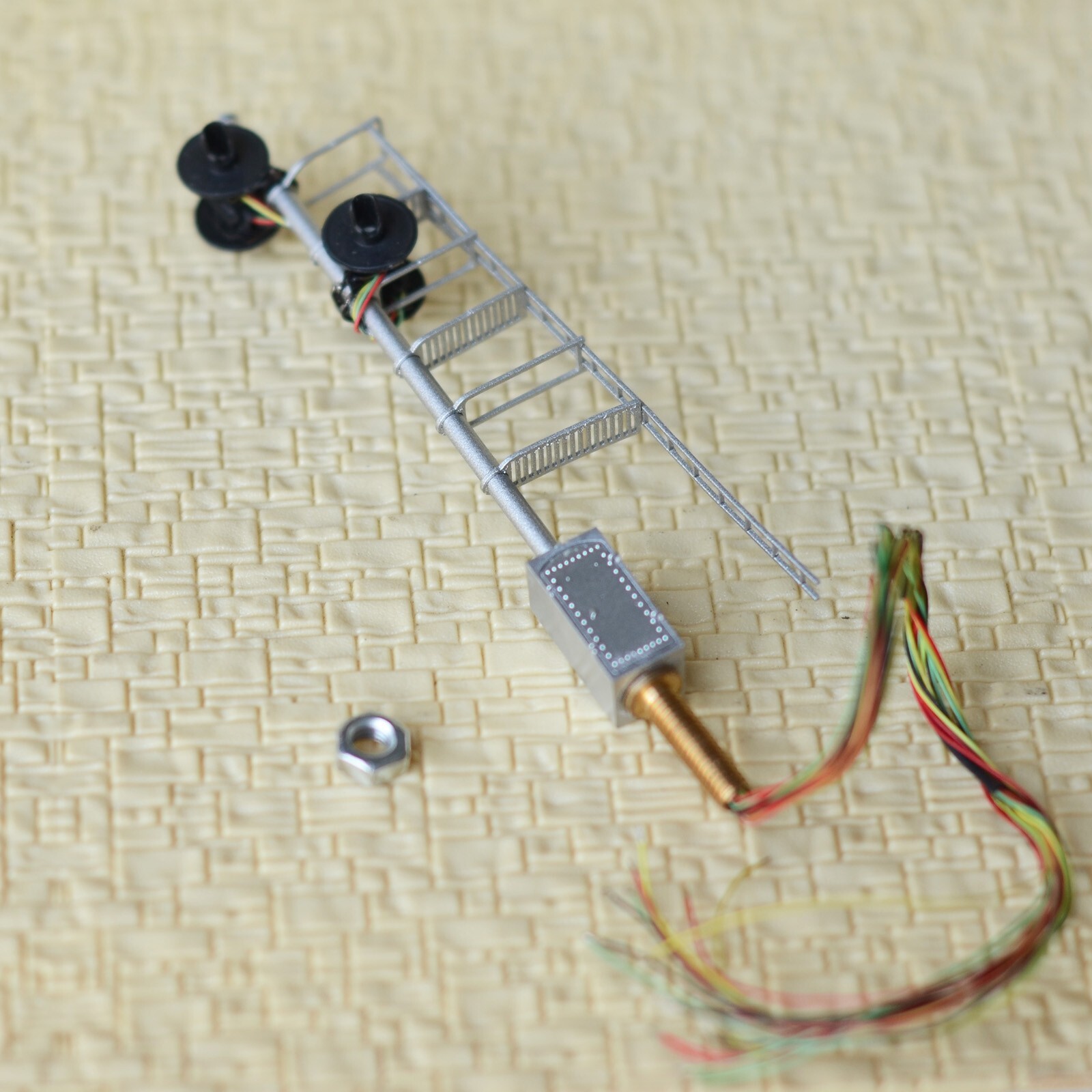 1 x HO scale model 4 head searchlight offset Distant / Intermediate ...
