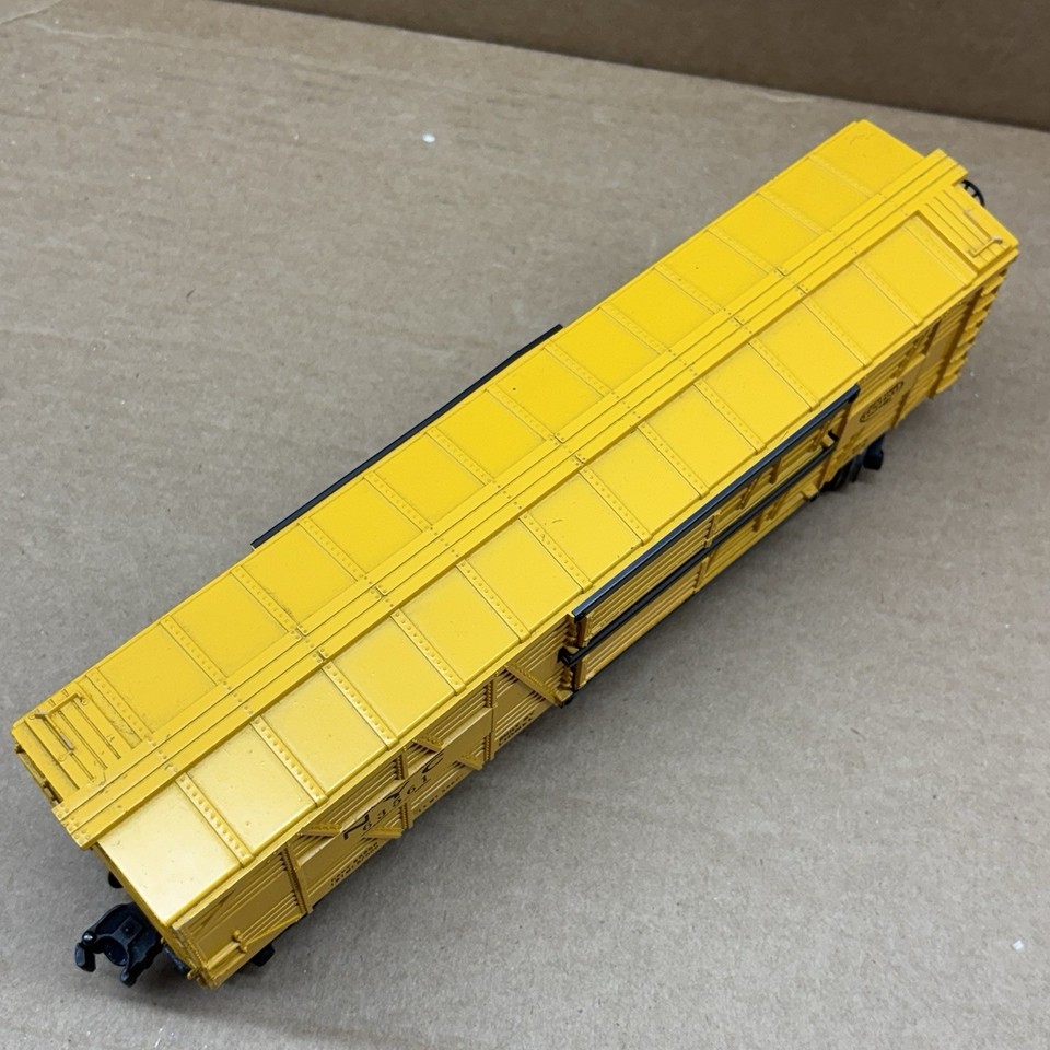 Lionel Trains 6356 Yellow New York Central Stock Car O postwar with ...