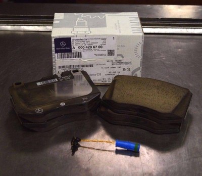 OEM GENUINE MERCEDES BENZ FRONT BRAKE PADS W/ SENSOR 15-UP W205 C300 ...