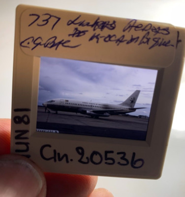 737 air LINHAS AEREAS fly 35 mm SLIDE plane COMMERCIAL AIRLINE aircraft ...