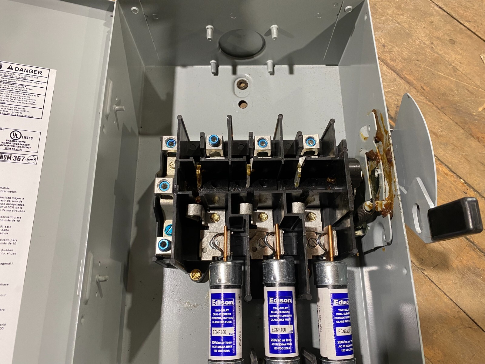 Eaton DG323NRB Fusible Safety Disconnect Switch 100 Amp 240 Volt NEMA ...