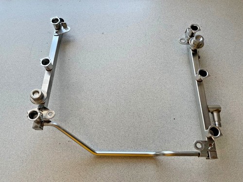 2004-2010 MERCEDES-BENZ SLK280 R171 ~ FUEL INJECTOR RAIL ~ A2720701495 ...