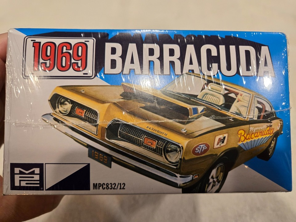 MPC 1969 PLYMOUTH BARRACUDA RETRO DELUXE 1/25 MODEL KIT FACTORY SEALED ...