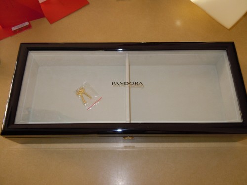 RARE NEW OLD STOCK "PANDORA" BEVELED GLASS TOP BLACK LOCKING DEALER ...