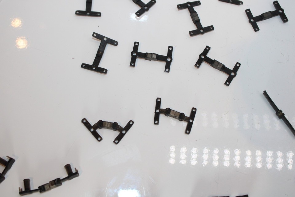 4mm Scale OO Gauge 38 Pairs of Assorted Magnetic Couplings For Rolling ...