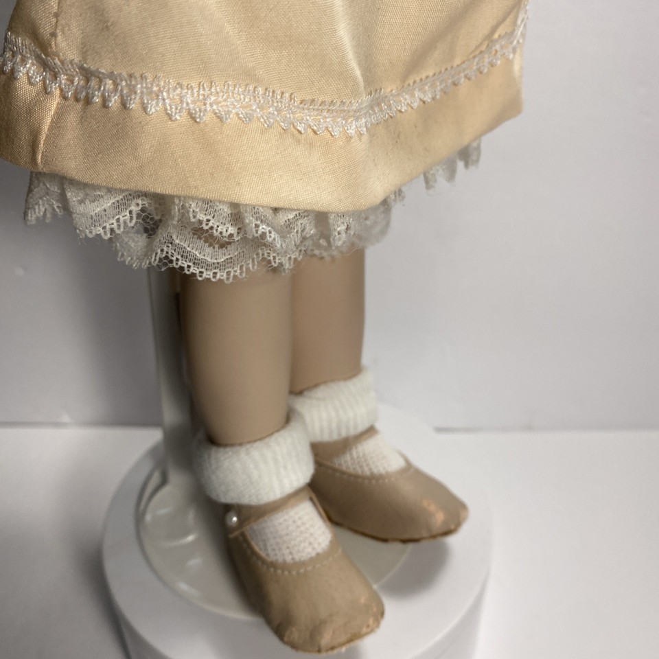 Balliol 1999 Porcelain Little Orphan Annie Doll Collectible With Stand ...