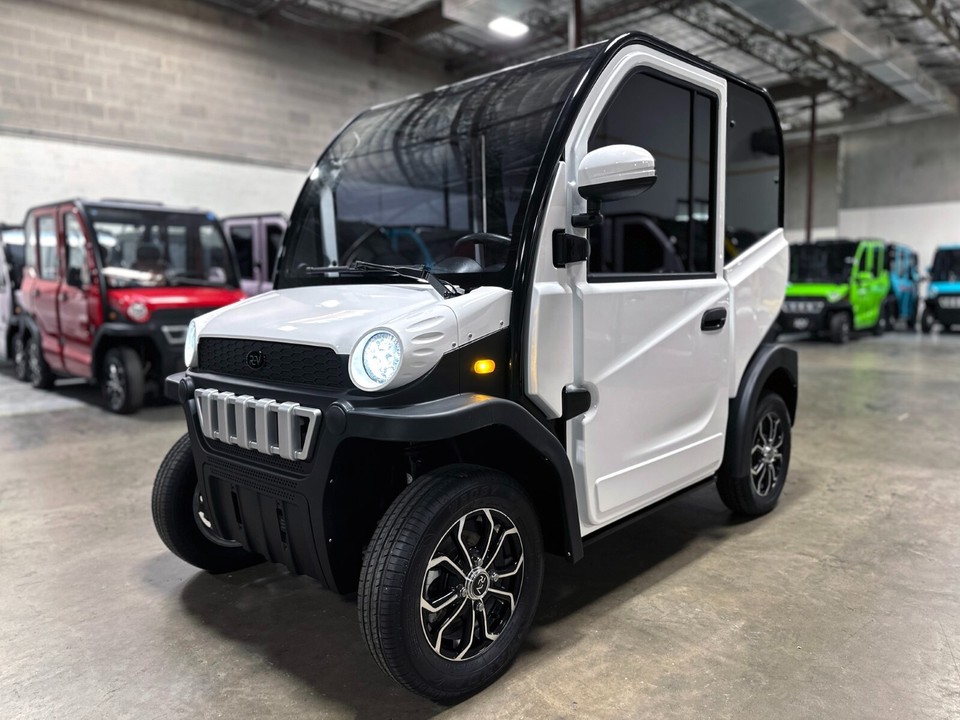 2025 REV X2 Enclosed Golf Cart - Lithium, AC & Heat, Apple CarPlay ...