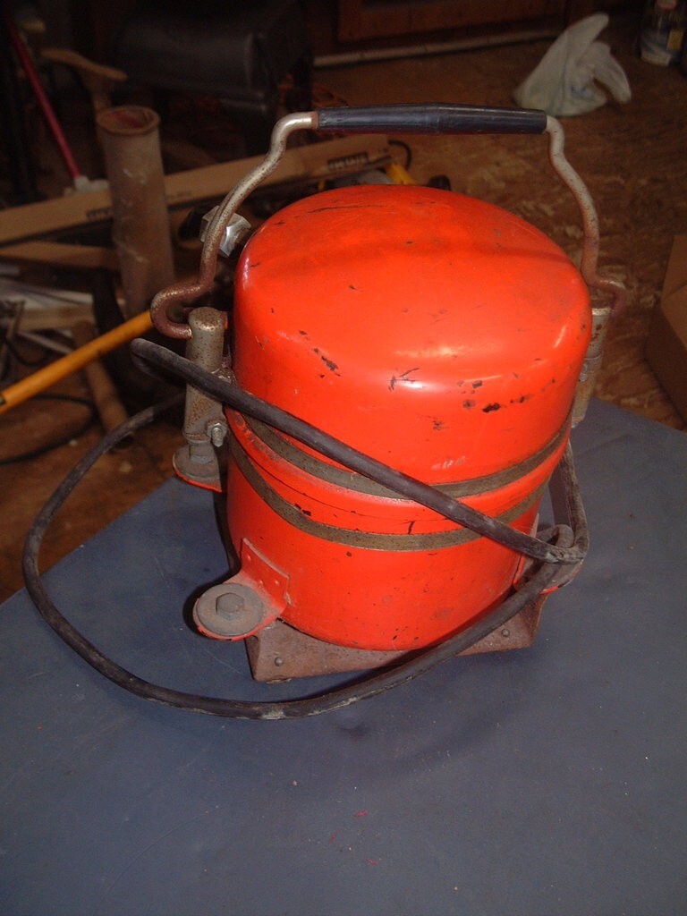 Vintage Rotary-type AC Auto Vacuum Pump US made, 120V 60Hz 2.0 LRA 20 ...