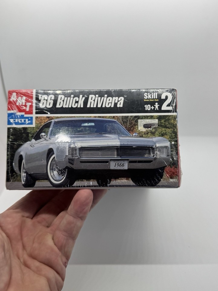 VINTAGE AMT '66 Buick Riviera 1/25 Scale Model Car Kit 30083 - NEW ...