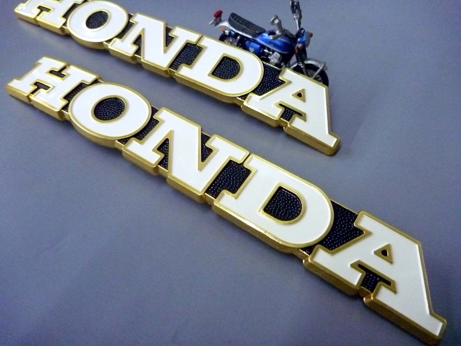 OEM New Honda Genuine CB750 Tank Emblem CB500 CB550 87121-300-030&87122 ...
