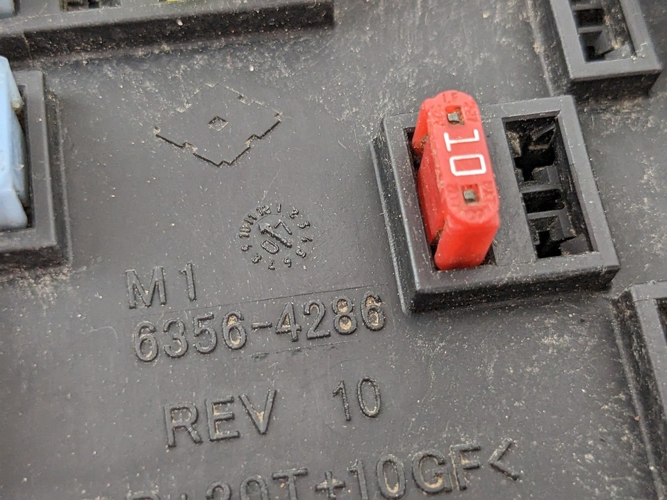 2008-2009 CHEVY EXPRESS VAN 1500 2500 3500 ENGINE FUSE BOX GAS 25888289 ...