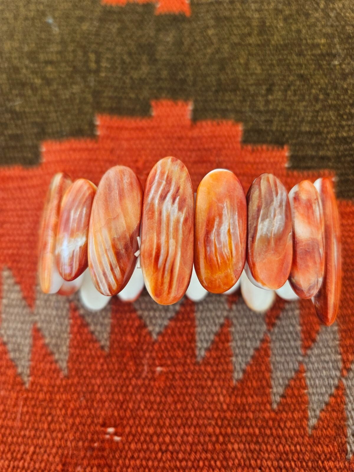 NATIVE AMERICAN ORANGE SPINY OYSTER SHELL STRETCHY BR… - Gem