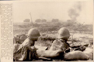 LD245 1972 AP Wire Photo CONVOY AMBUSHED SOUTH VIETNAMESE FOXHOLE ...