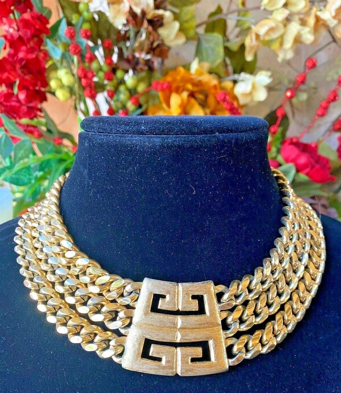 AMAZING VINTAGE GIVENCHY RUNWAY CHUNKY LOGO COLLAR NE… - Gem