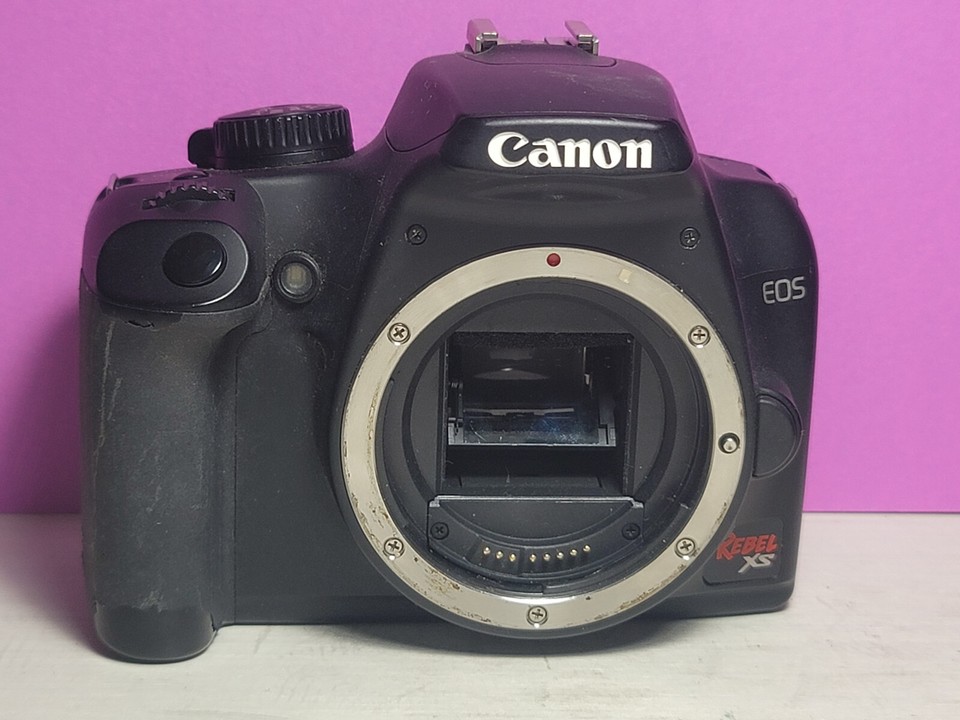 Canon EOS Rebel XT (DS126191) DSLR 10.1MP camera body ...