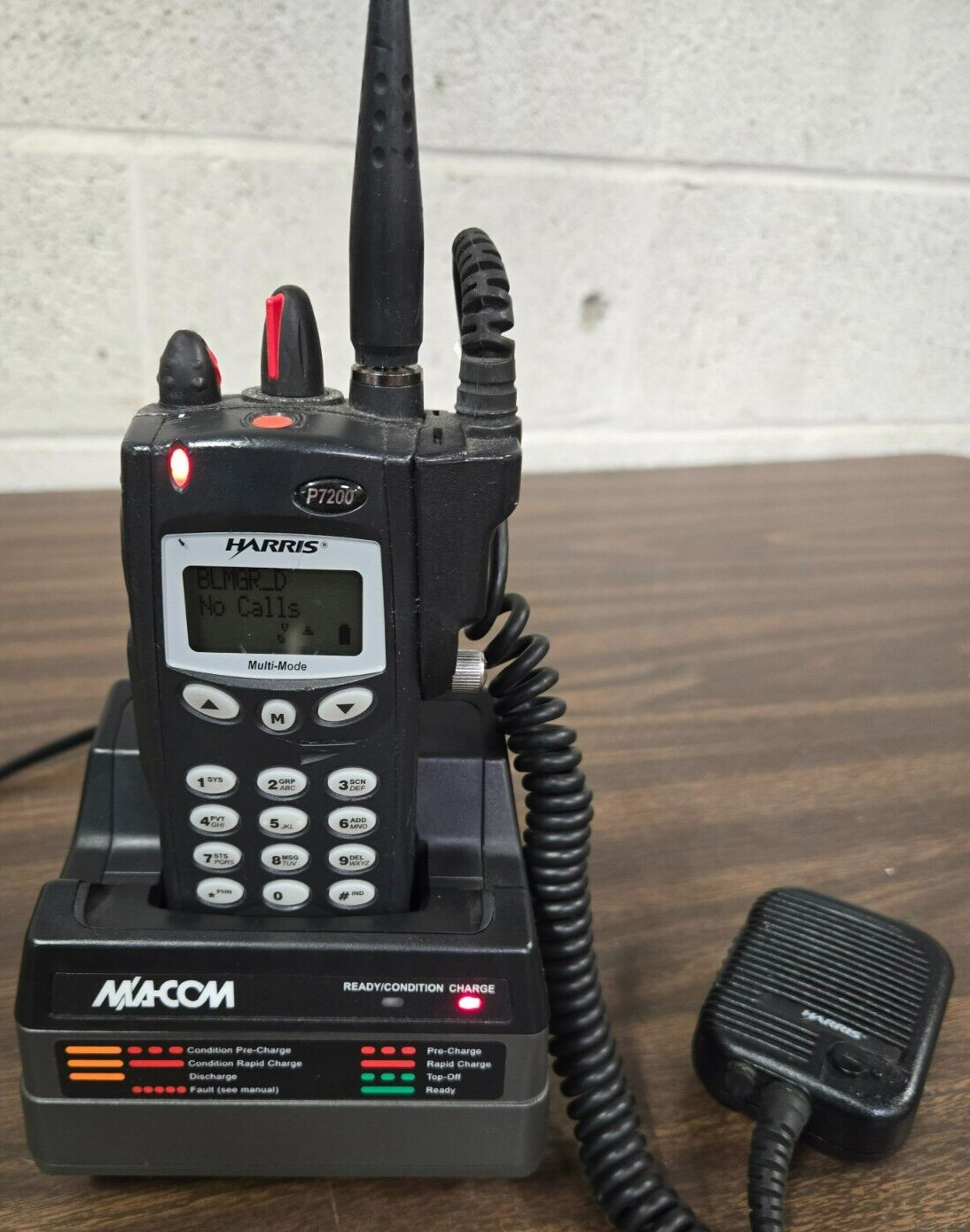 Harris P7200 Dualband Multimode Radio + Macom Charger 50/60Hz 400mA & Mic | eBay