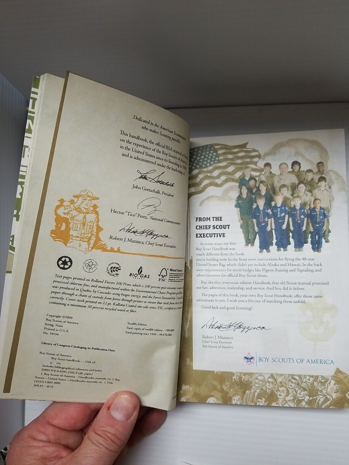 SCOUT THE BOY SCOUT HANDBOOK 2009 12th Edition BSA Guidebook Manual ...