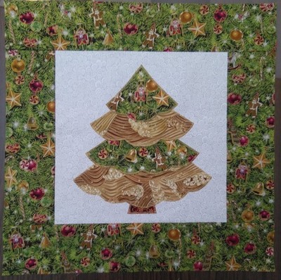 SCRAPPY ORNAMENTS PRINT CHRISTMAS TREE MINI QUILT TOP ONLY APPX 15 ½ ...