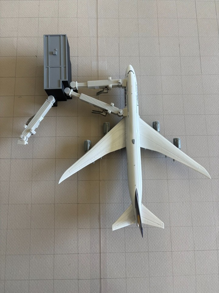 1:400 Triple Jet Bridge Boarding Building Type 2 (2-Pack) | eBay