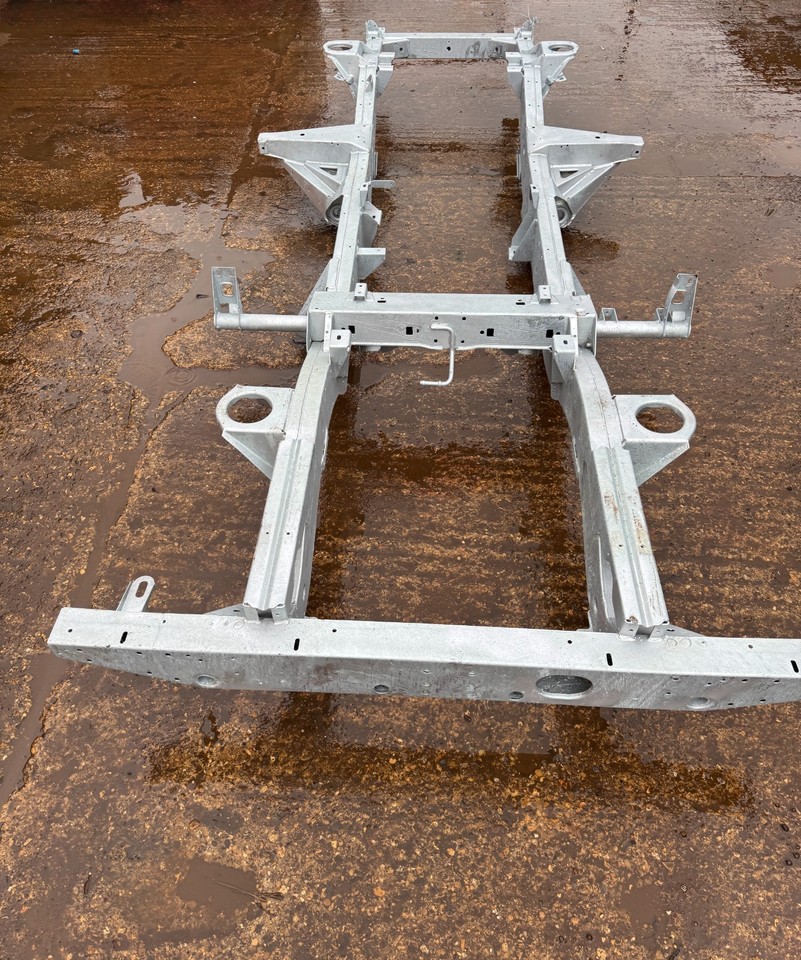 Land Rover Defender Td5 PUMA 90 Genuine LR galvanised chassis - READ ...