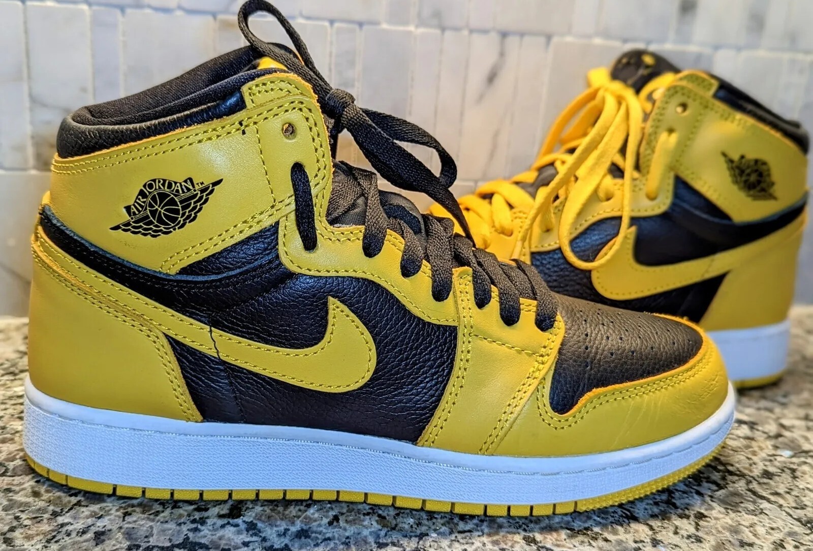 Nike Air Jordans Pollen Sneakers Leather High Top Size 7Y Woman's 8.5 ...