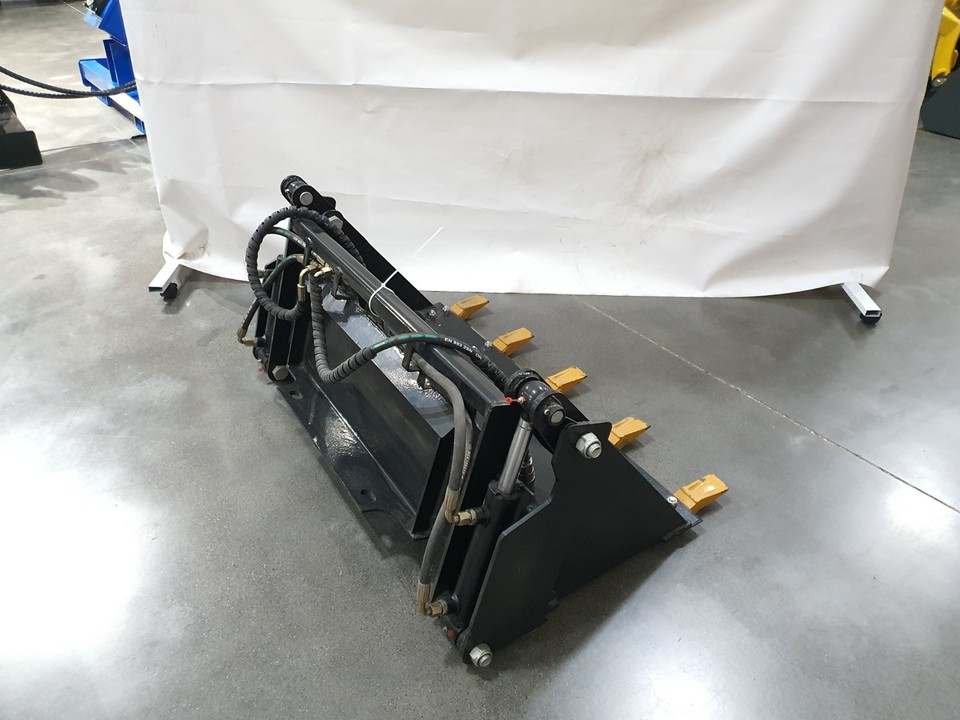 AGT Skid Steer Combo Bucket 39in 4-in-1 Bucket with Teeth Mini Loader ...