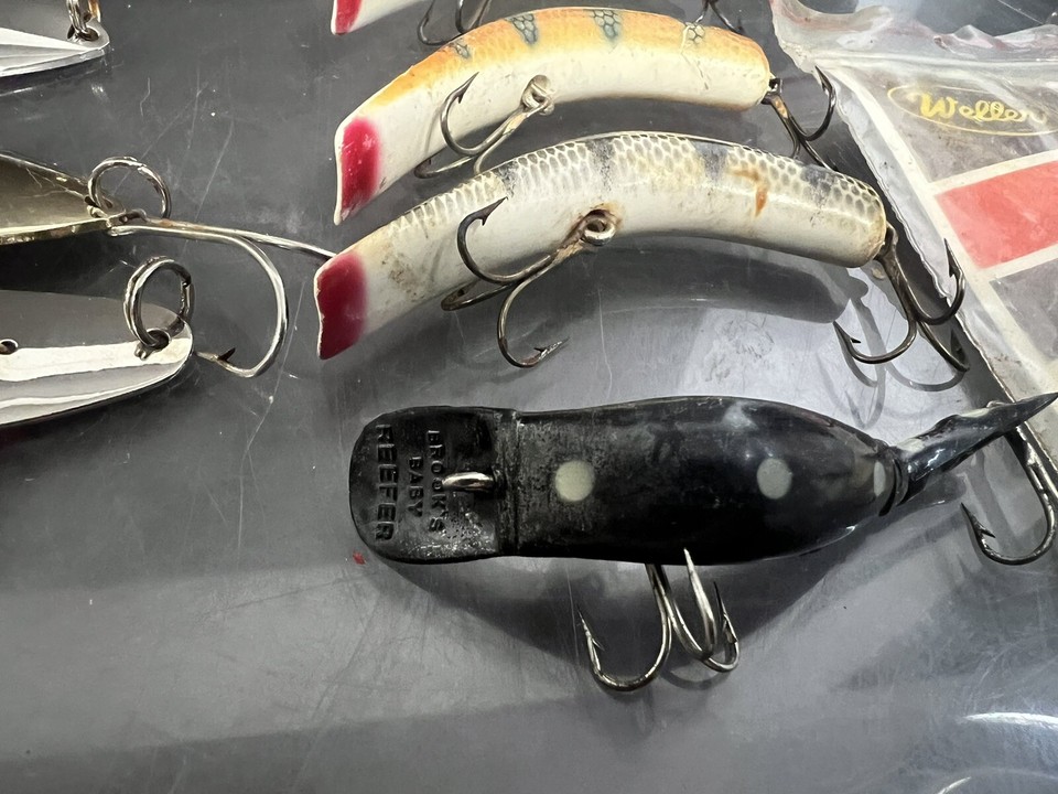 Lot Of 43 Vintage Fishing Lures Crankbaits Spoons, Spinners, Flatfish ...
